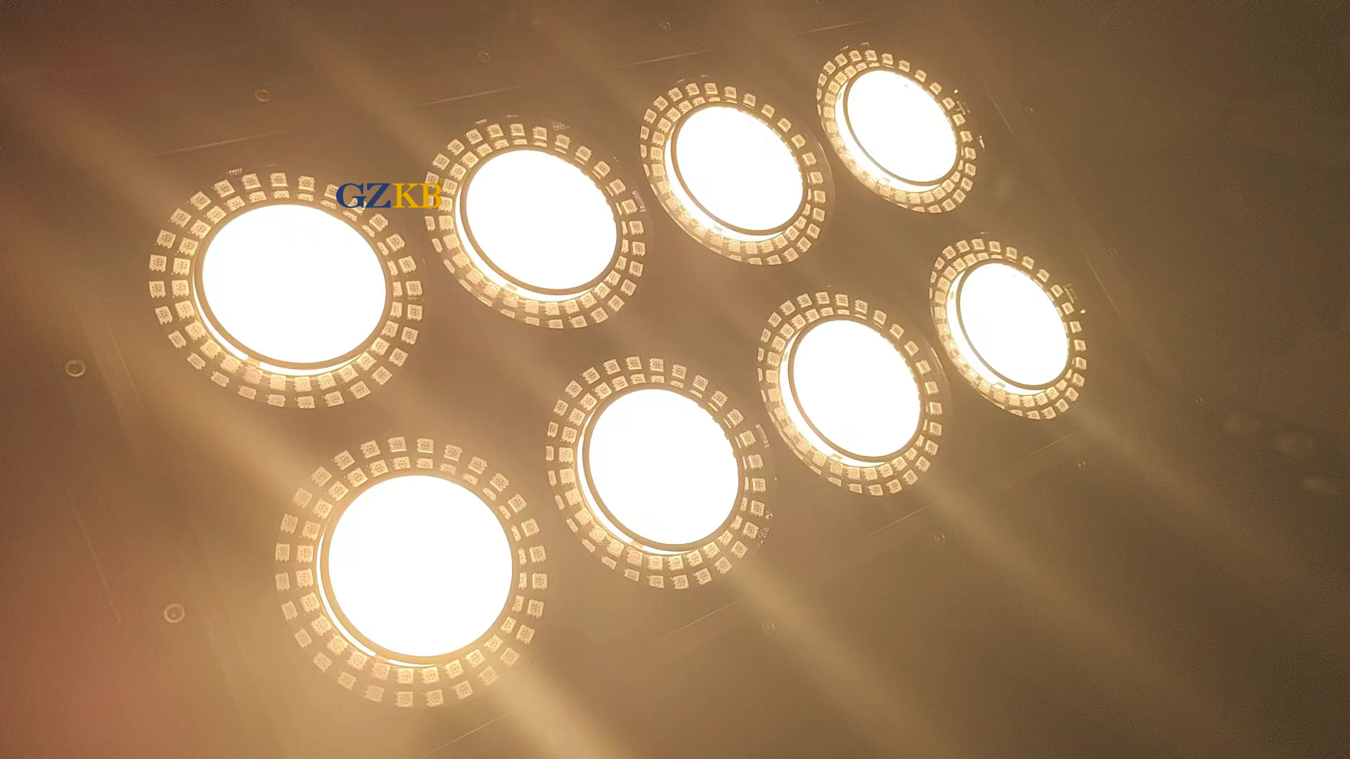 The R Spider: redefiniendo la luz ciega para el escenario moderno.